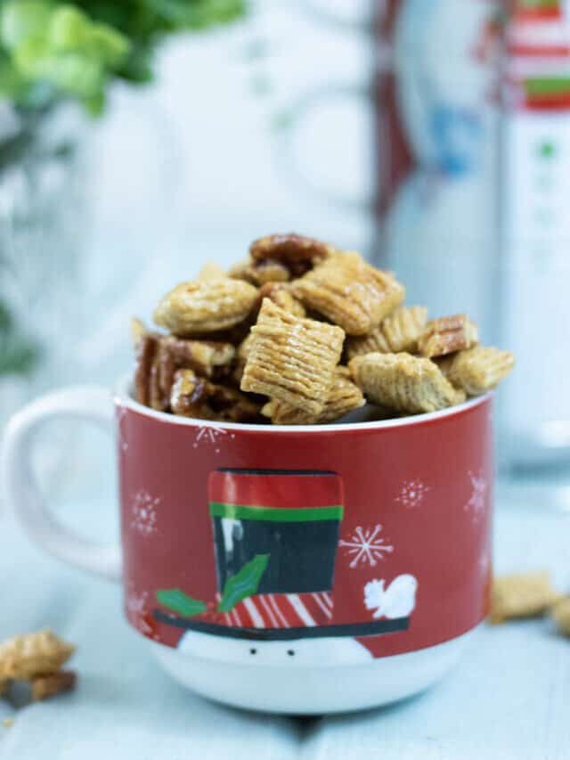 CHRISTMAS CRUNCH SNACK MIX RECIPE - The Buttered Home