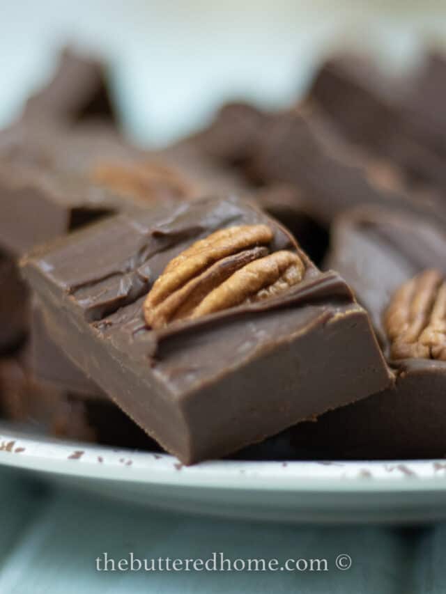 EASY MICROWAVE FUDGE STORY - The Buttered Home