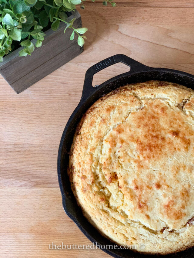 Southern Crackling Cornbread - The Buttered Home
