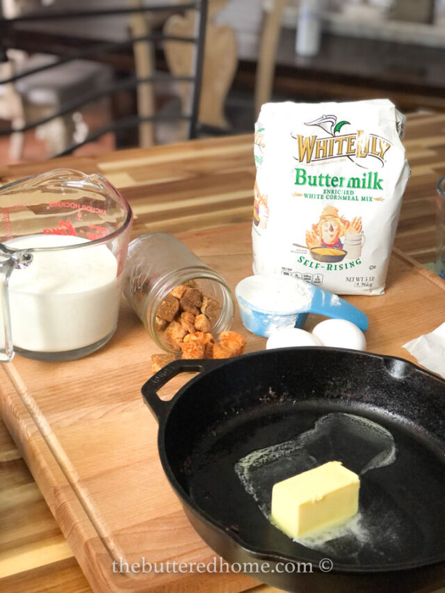 Southern Crackling Cornbread - The Buttered Home