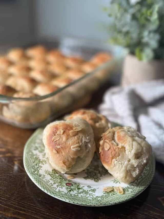 TRADITIONAL SCOTTISH OATMEAL ROLLS STORY - The Buttered Home